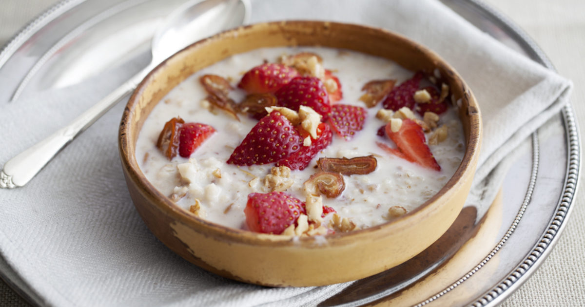 Chilled Oatmeal with Dates and Strawberries | Blackberry Magazine